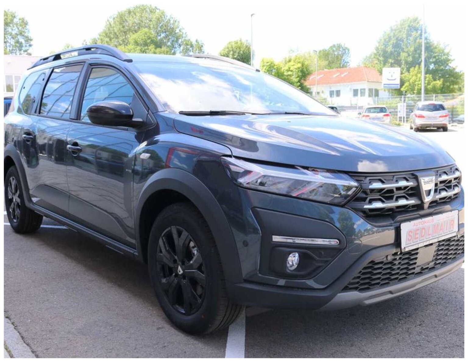 オススメ並行輸入 ディーラー新古車在庫｜シンプルグレード！7人乗りダチアのCセグメントMPVモデル ダチア ジョガー エクストリームプラス ...