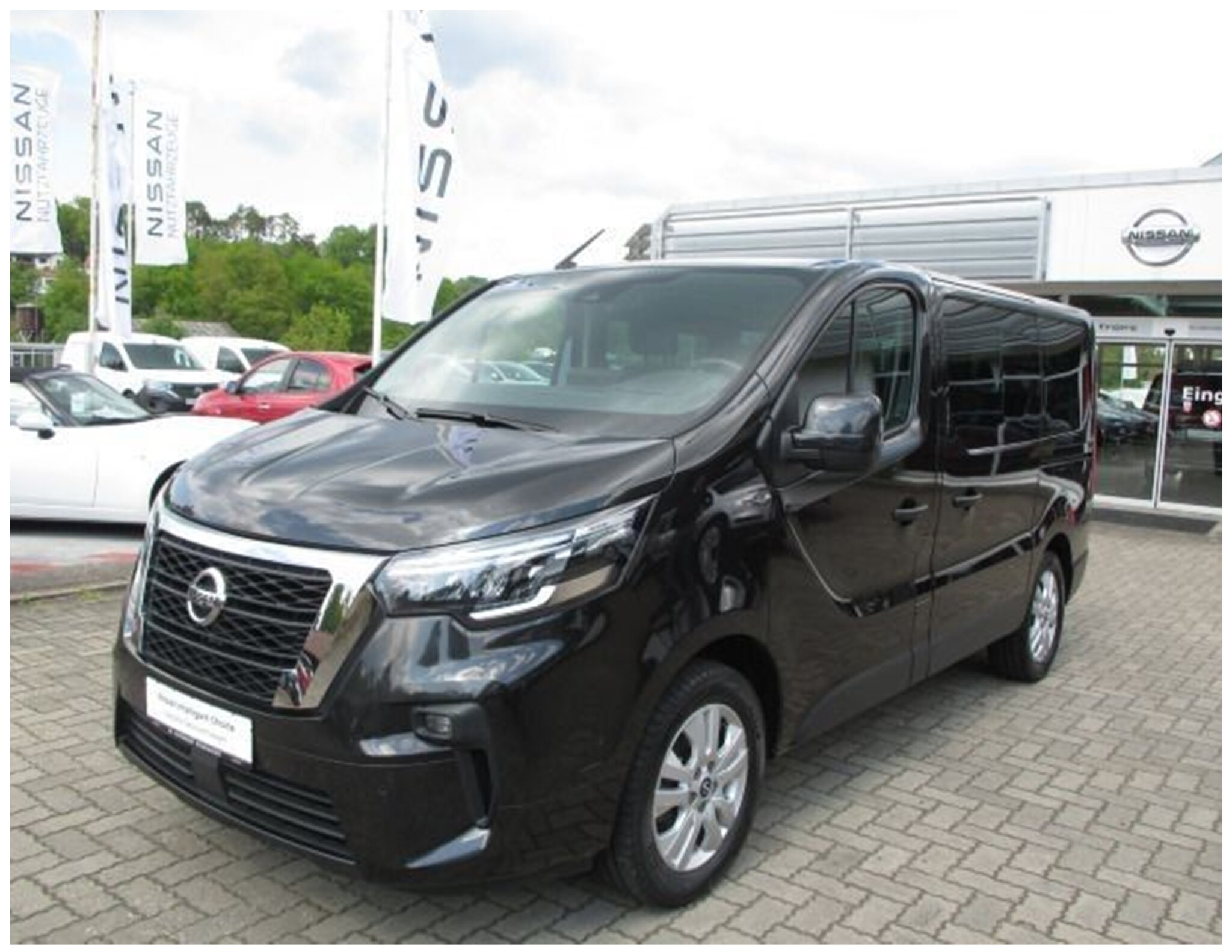 オススメ並行輸入 ディーラー中古車在庫｜観音開き！新型 日産 プリマスター コンビ(NV300) Tekna 2.0 dCi170 L1 ...