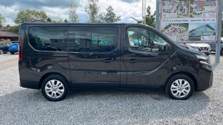 オススメ並行輸入 ディーラー中古車在庫｜新型 日産 プリマスター コンビ(NV300) Tekna 2.0 dCi170 L1 EDC (8人 ...